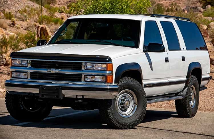 "The King of Towing" - The Big-Block-Powered Suburban 2500